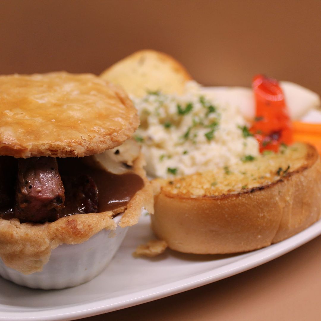 Tomahawk Restaurant - Freshly Made Home-style Canadian Classics ...